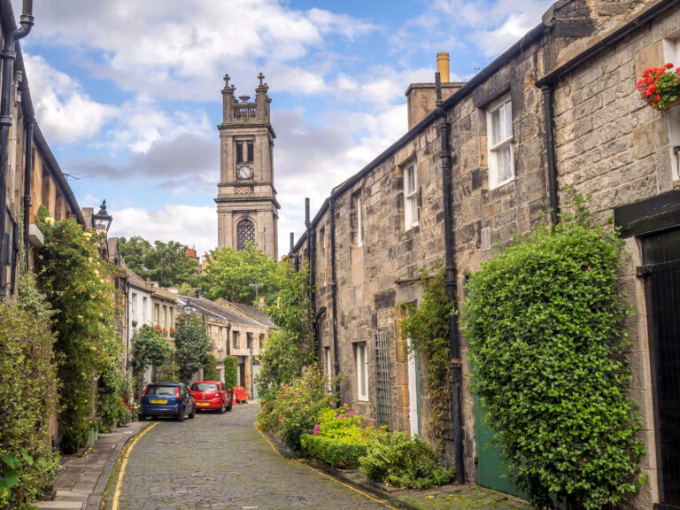 3 Days in Edinburgh | Solo Female Traveler Itinerary - Abares Abroad
